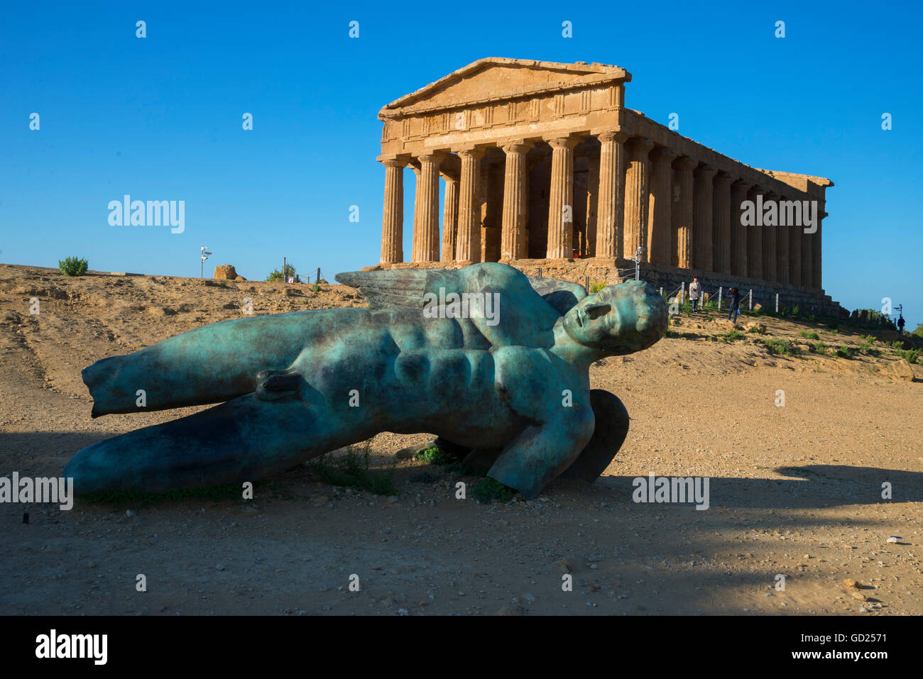 Icarus sculpture hi-res stock photography and images - Alamy