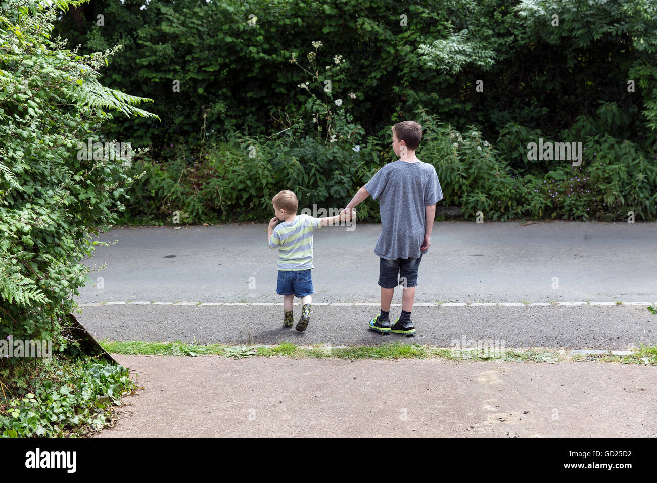 Waiting To Cross Road Stock Photos & Waiting To Cross Road Stock Images ...