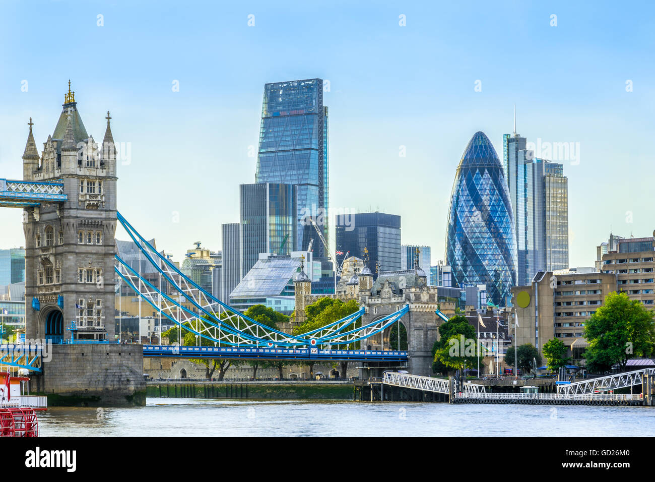 London famous bridge day daytime hi-res stock photography and images ...