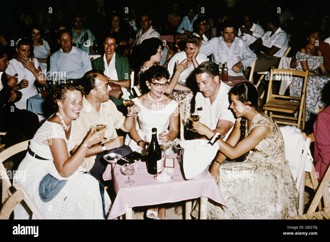 1950s vacation group people hi-res stock photography and images - Alamy