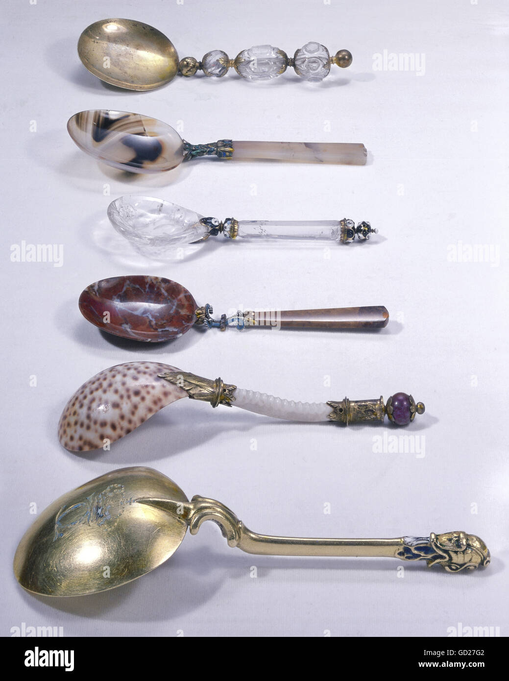 Gold table 16th century hi-res stock photography and images - Alamy