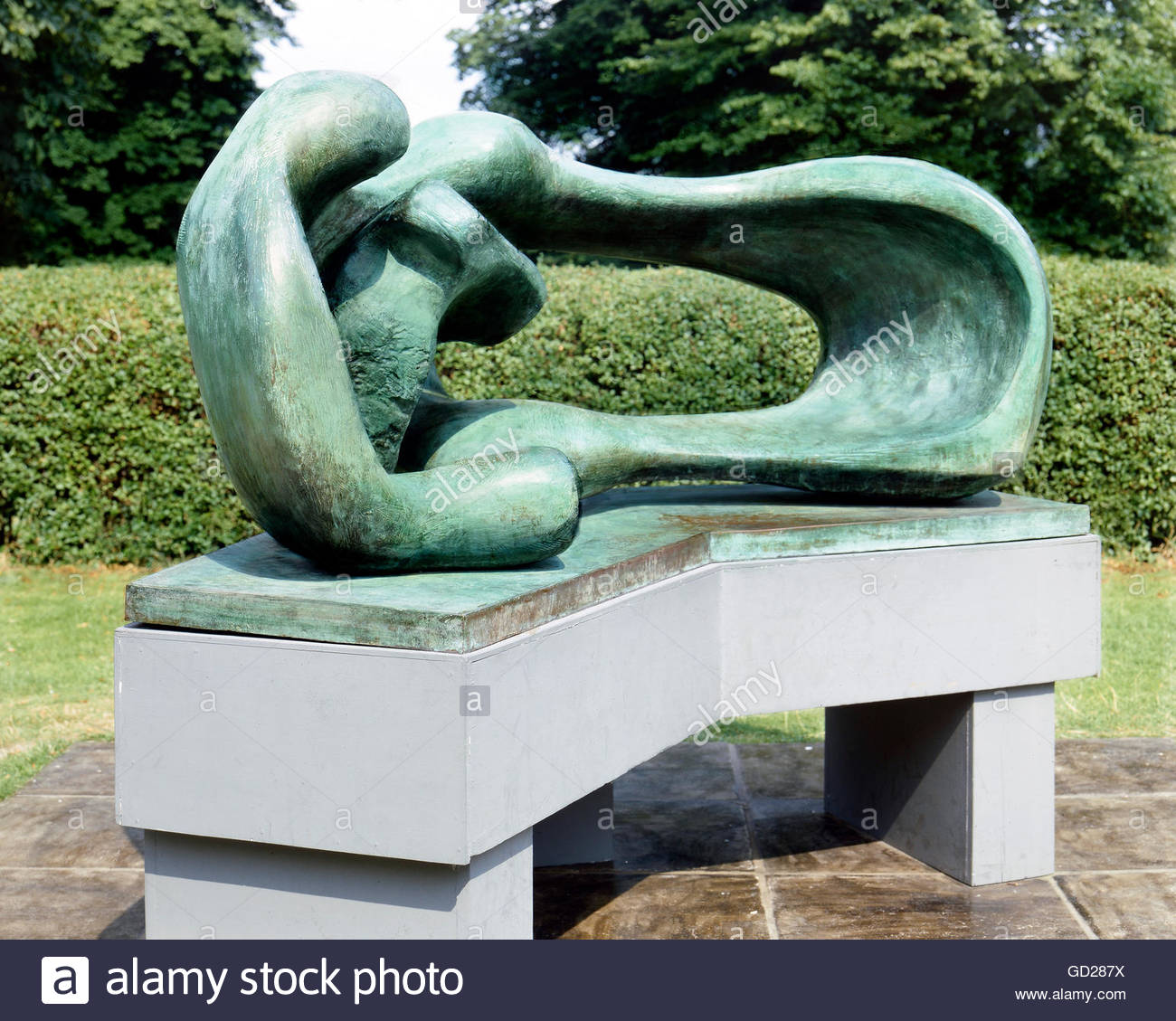 Henry Moore Sculpture Art Gallery Stock Photos & Henry Moore Sculpture ...