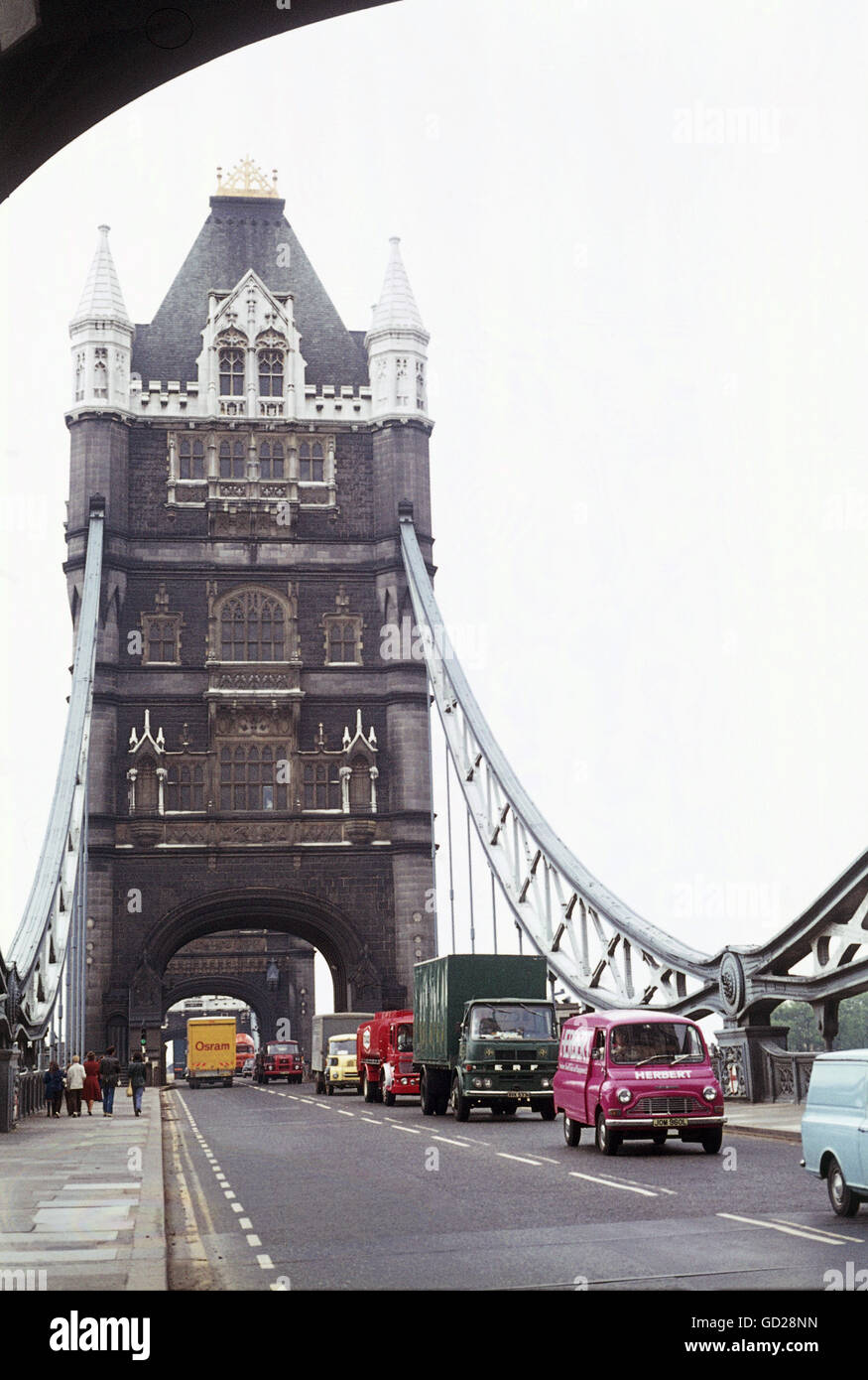 London bridge 1960s hi-res stock photography and images - Alamy