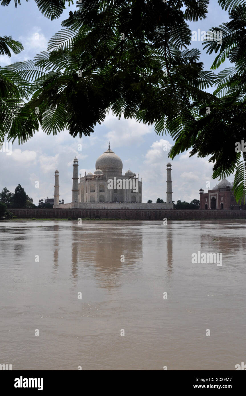 The Taj Mahal is a white marble mausoleum in Agra, built by Mughal ...