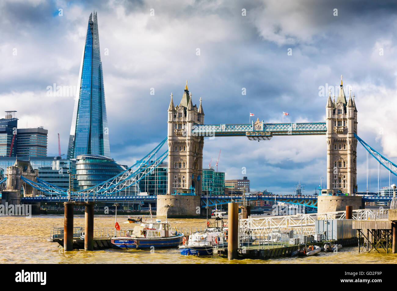 Monument london shard hi-res stock photography and images - Alamy