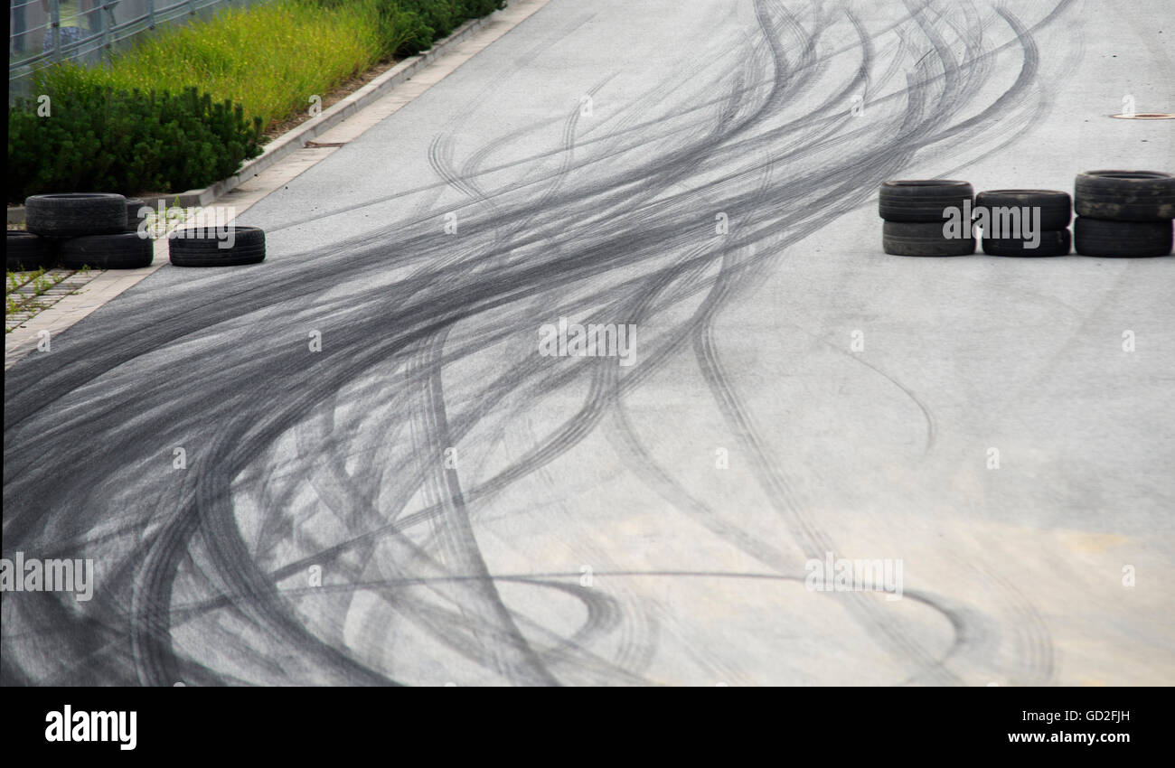 Tyre burnout marks on asphalt hi-res stock photography and images - Alamy