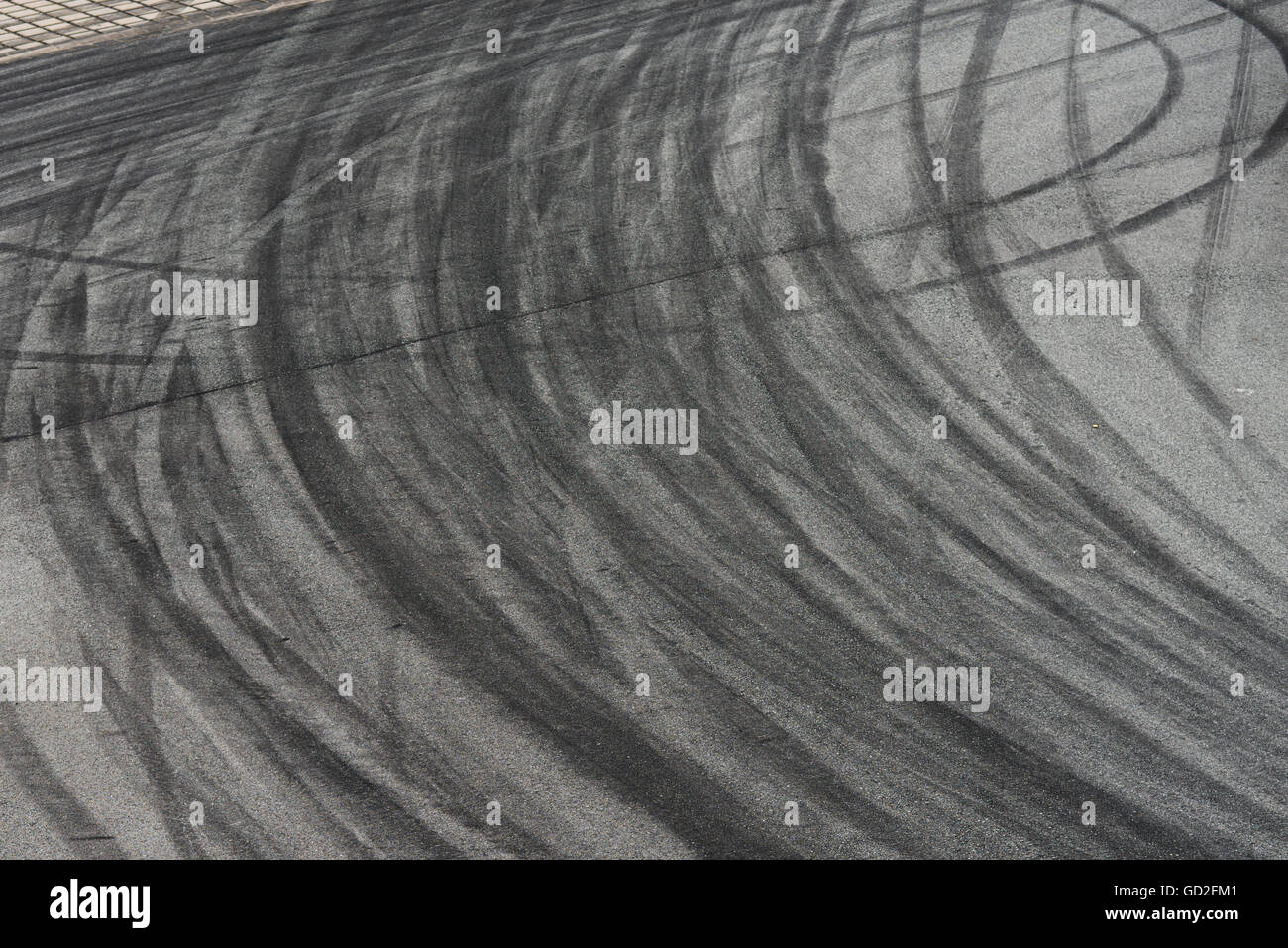 Tyre burnout marks on asphalt hi-res stock photography and images - Alamy