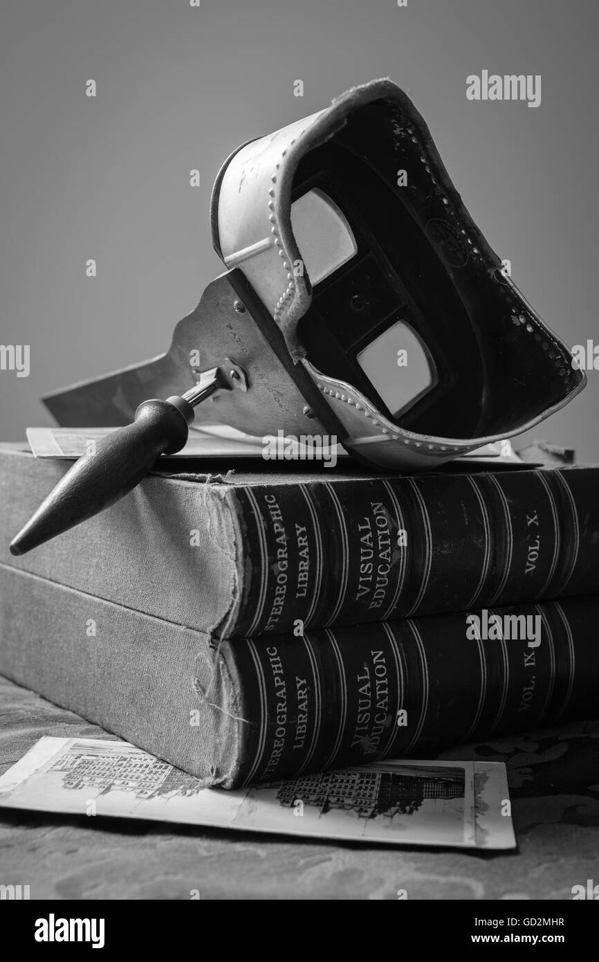 Stereograph viewer Black and White Stock Photos & Images - Alamy