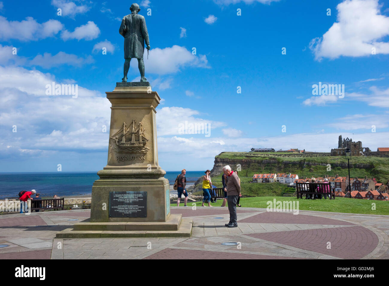 Commemorative statue of famous explorer Captain James Cook on West ...