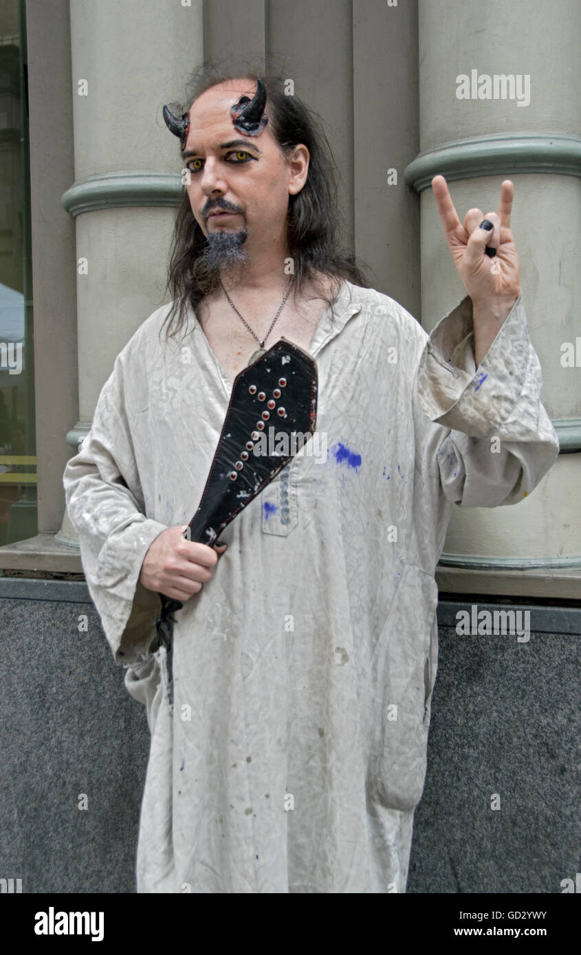 Devil hand sign hi-res stock photography and images - Alamy