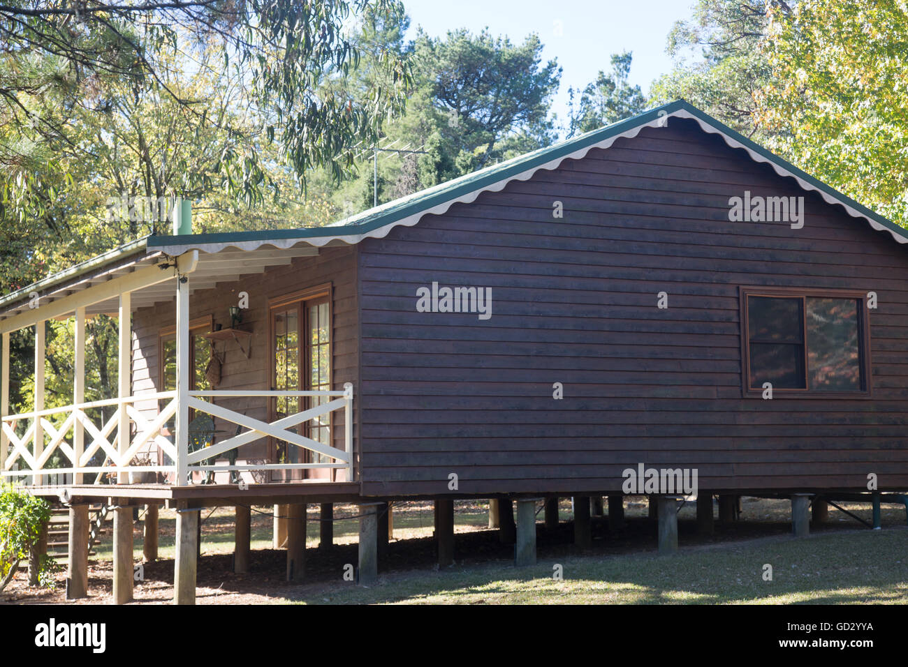 Timber cabin hi-res stock photography and images - Alamy