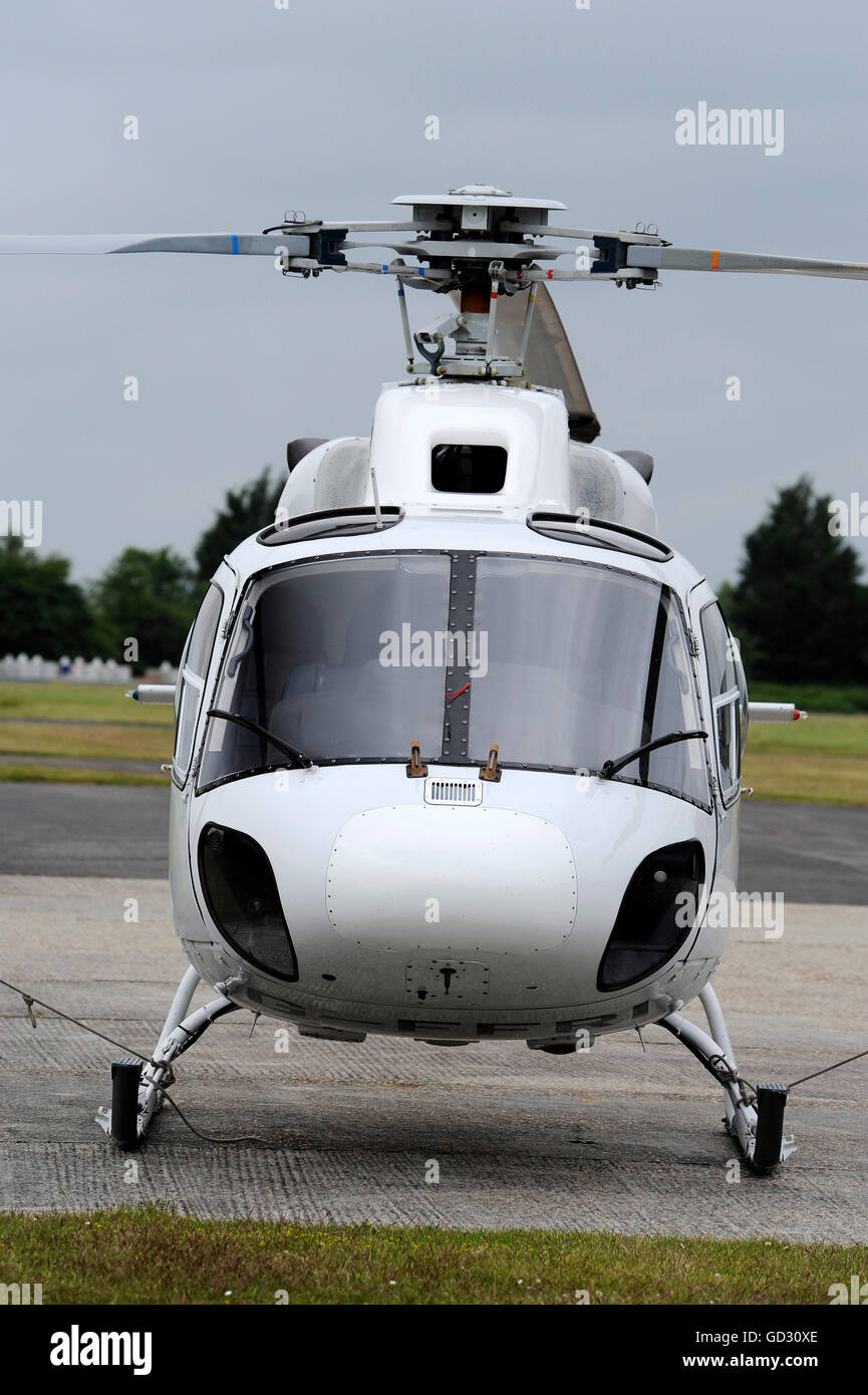 Single engine helicopter hi-res stock photography and images - Alamy