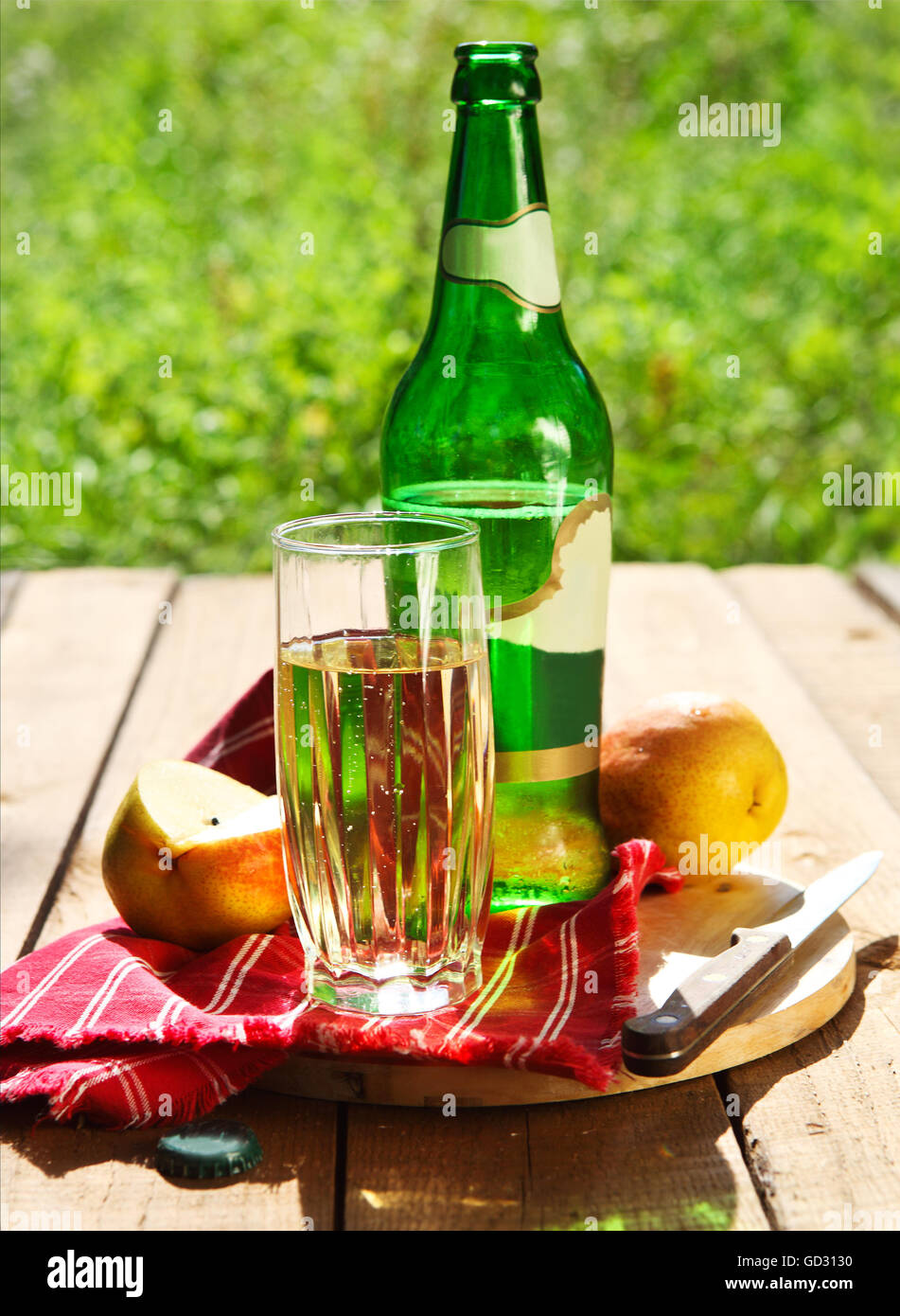 Pear cider and pears on the summer picnic in the garden Stock Photo - Alamy