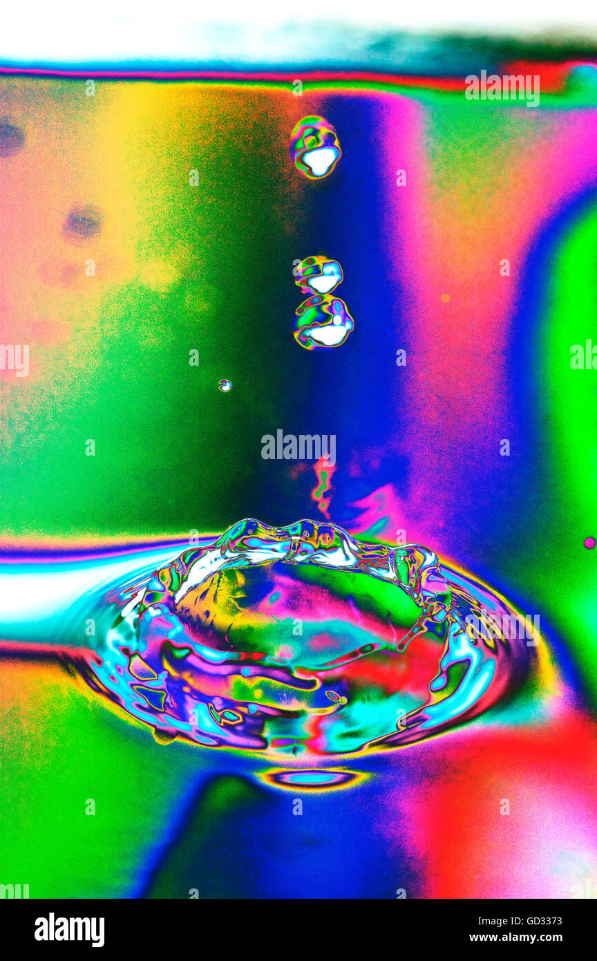 Water droplet rebound hi-res stock photography and images - Alamy