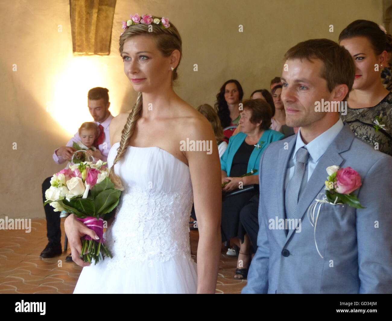 Bride and groom during wedding ceremony Stock Photo - Alamy