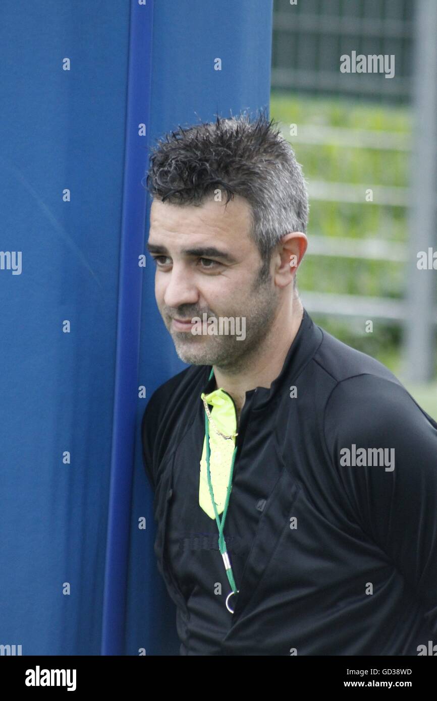 Soccer referee hi-res stock photography and images - Alamy