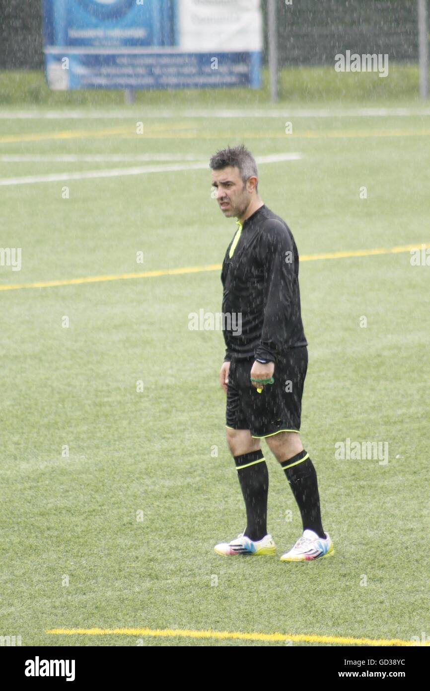 Soccer referee hi-res stock photography and images - Alamy