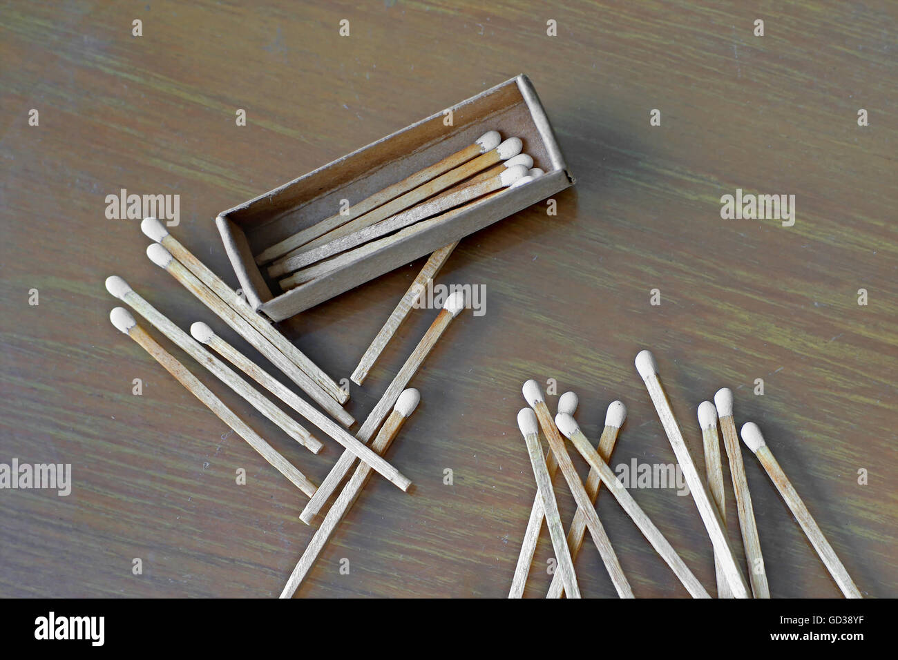white matchstick and matchbox on wooden table Stock Photo - Alamy