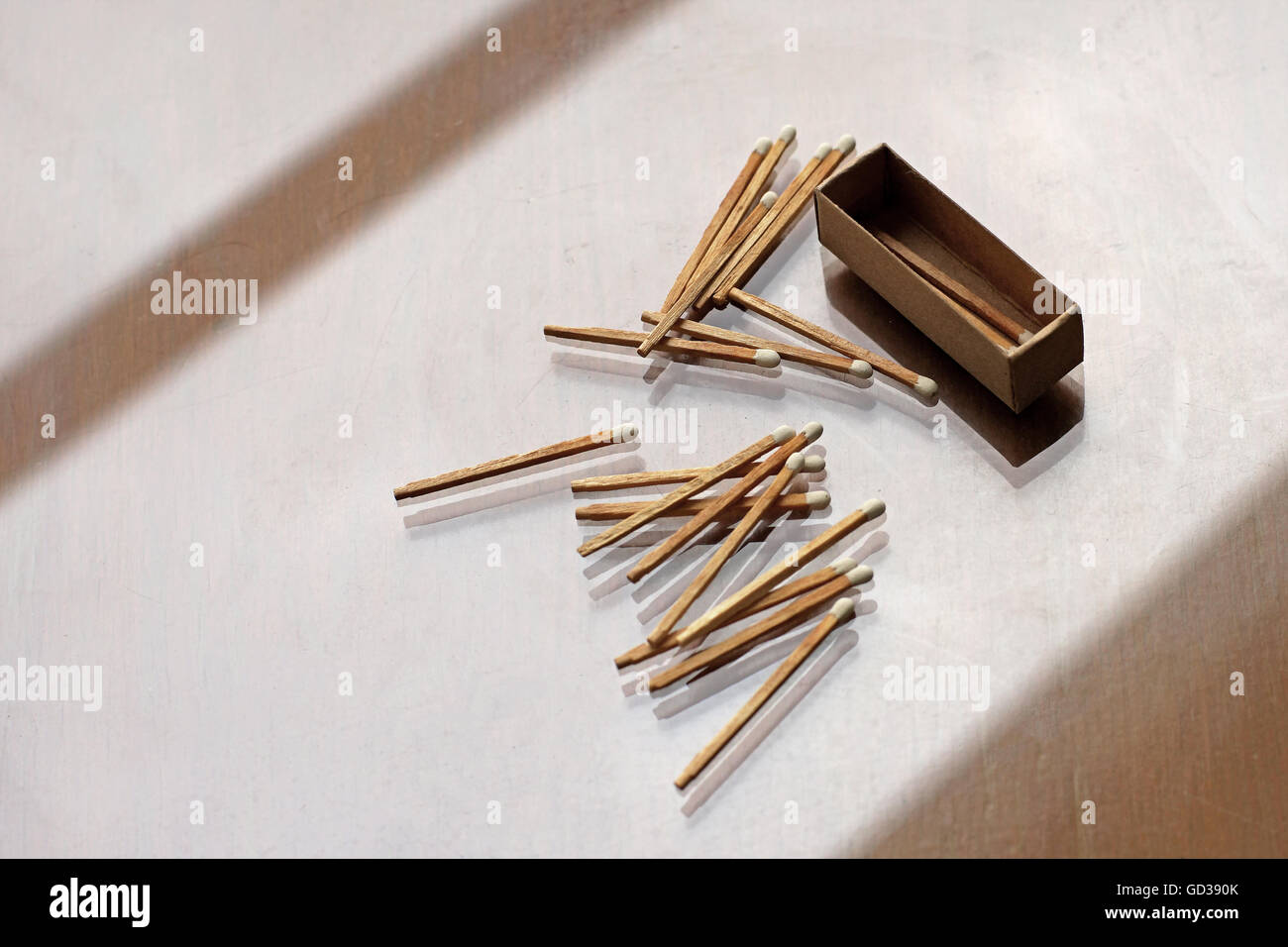 white matchstick and matchbox on wooden table Stock Photo - Alamy