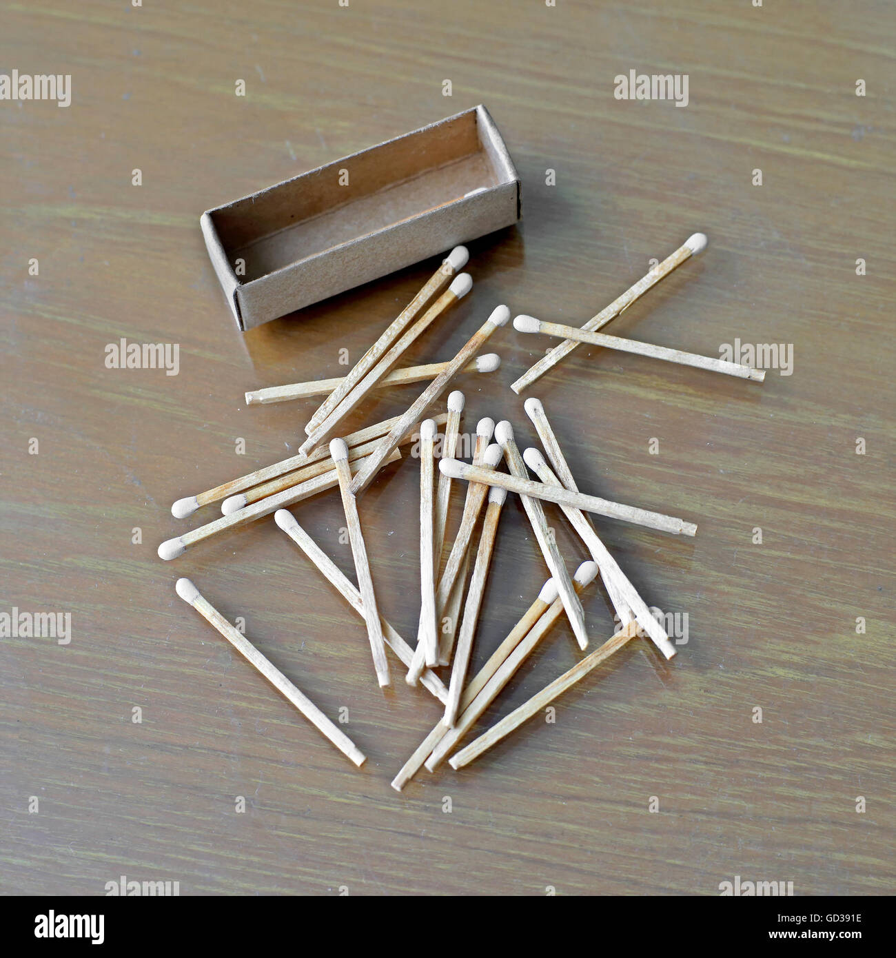 white matchstick and matchbox on wooden table Stock Photo - Alamy