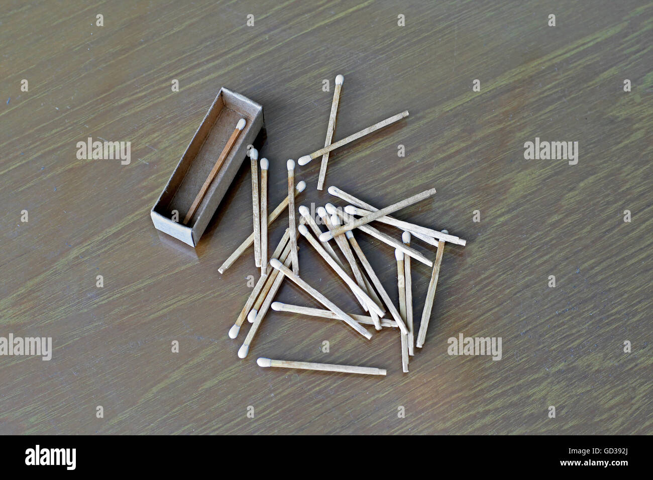 white matchstick and matchbox on wooden table Stock Photo - Alamy