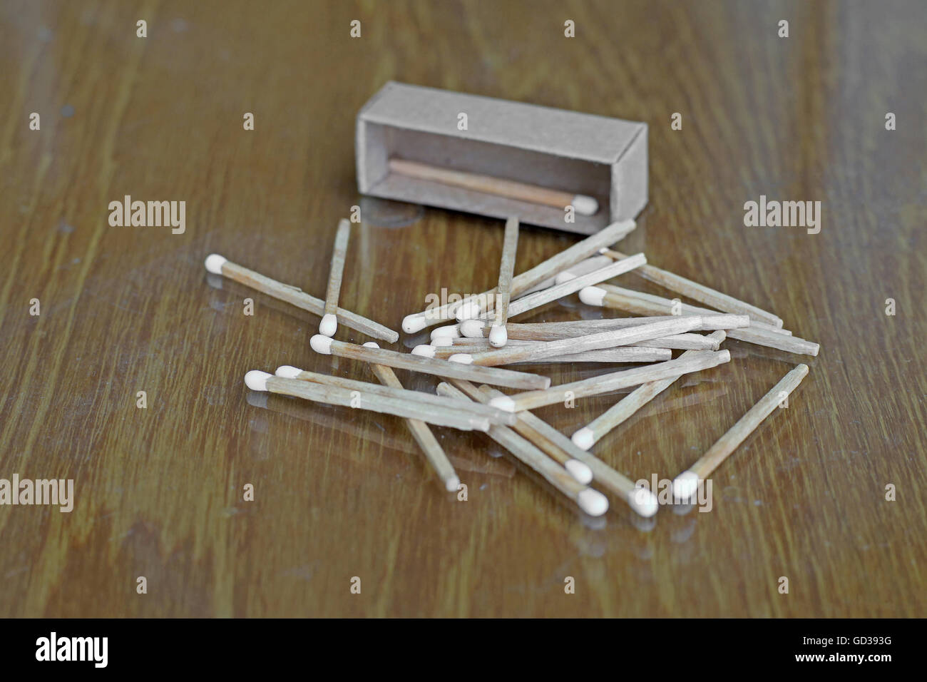 white matchstick and matchbox on wooden table Stock Photo - Alamy