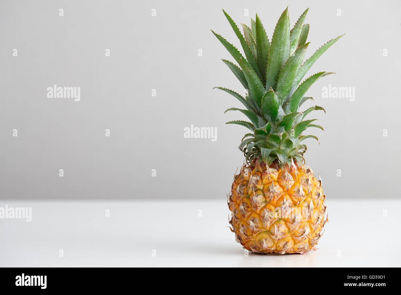 Wood plant pineapple hi-res stock photography and images - Alamy