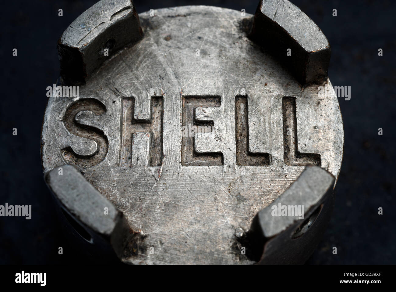 Vintage Shell petrol can Stock Photo - Alamy