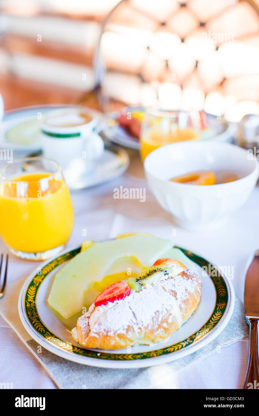 Mealtime in desert hi-res stock photography and images - Alamy