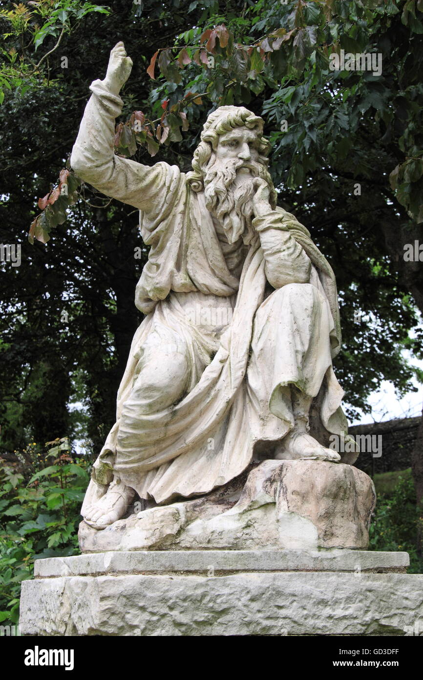 Guy statue hi-res stock photography and images - Alamy