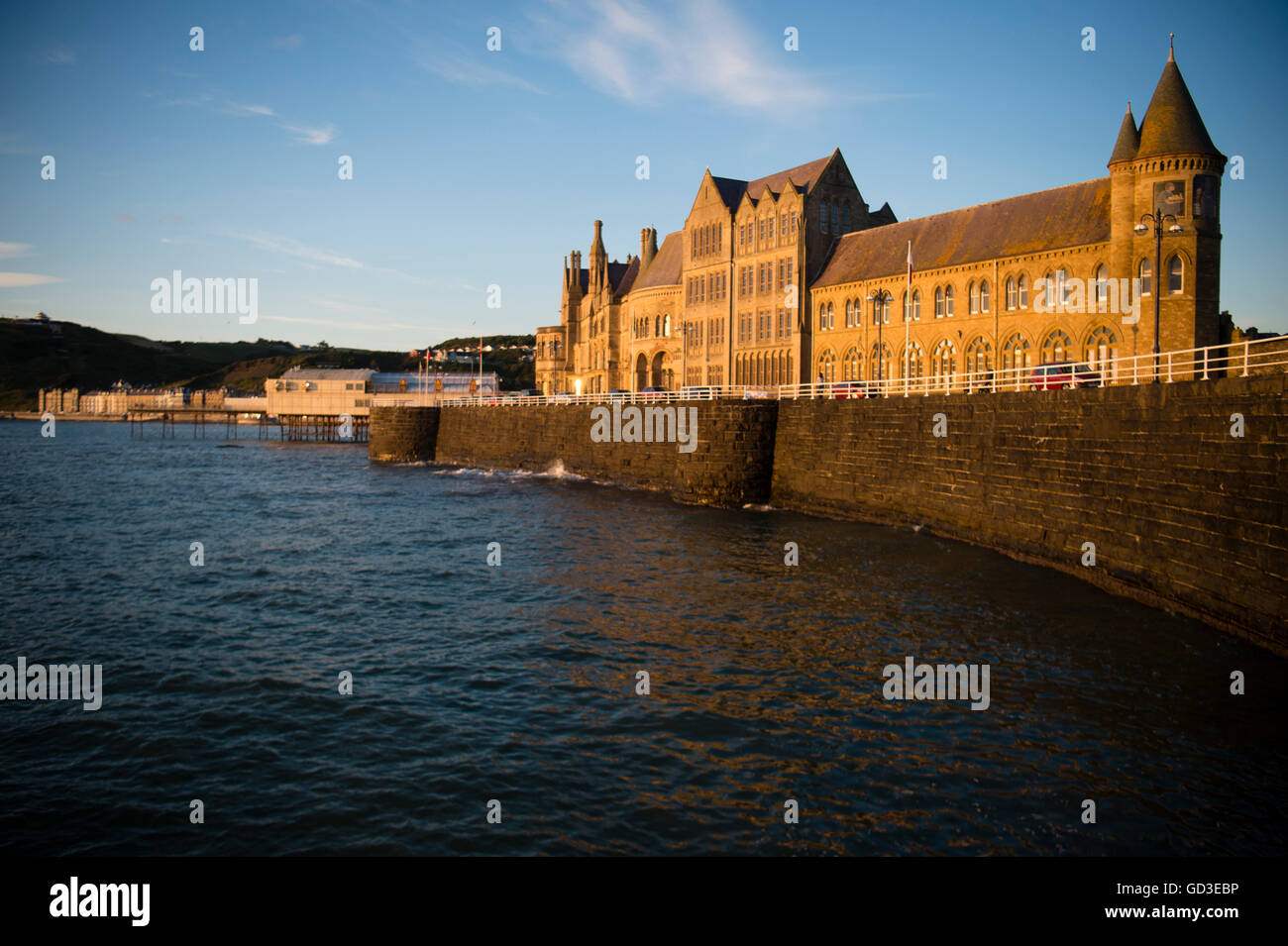 College campus building hi-res stock photography and images - Alamy
