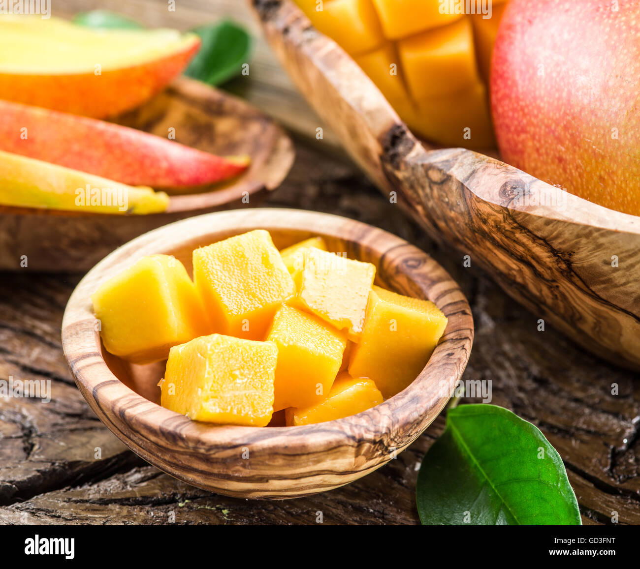 Mango slices bowl table hi-res stock photography and images - Alamy