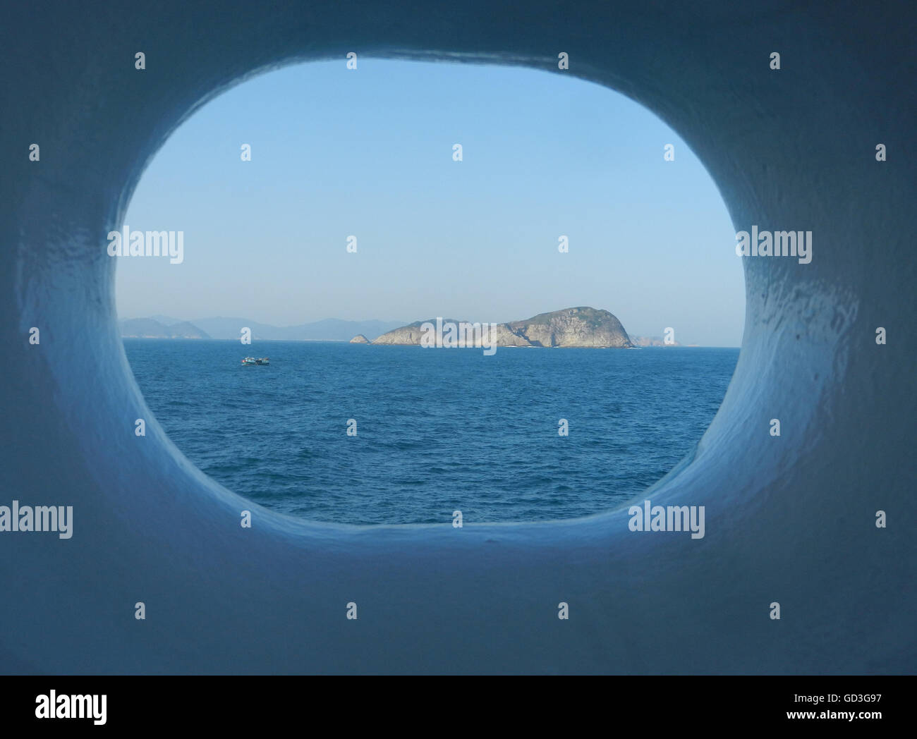 Cruise ship porthole view hi-res stock photography and images - Alamy