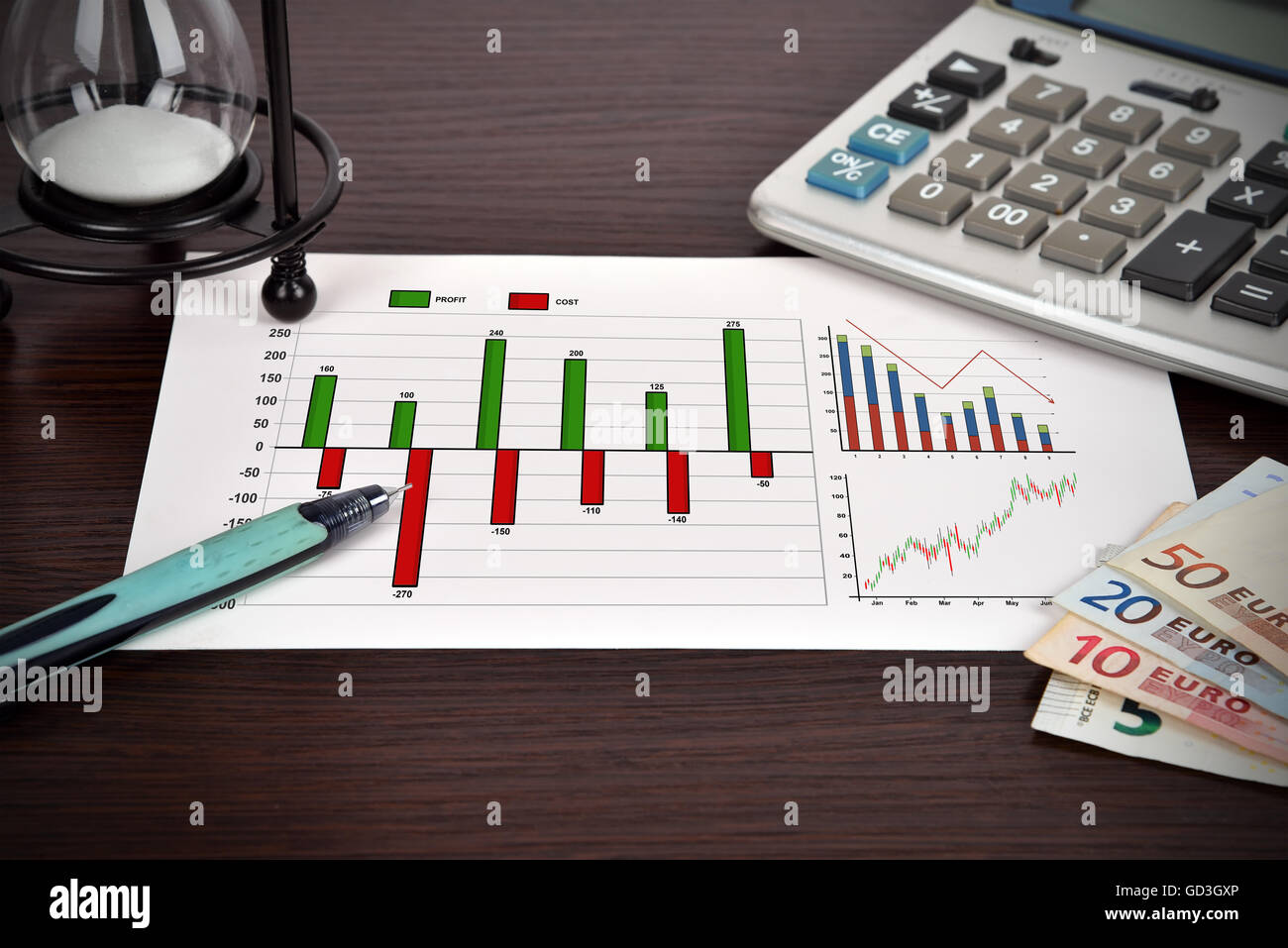 Cash flow diagram hi-res stock photography and images - Alamy