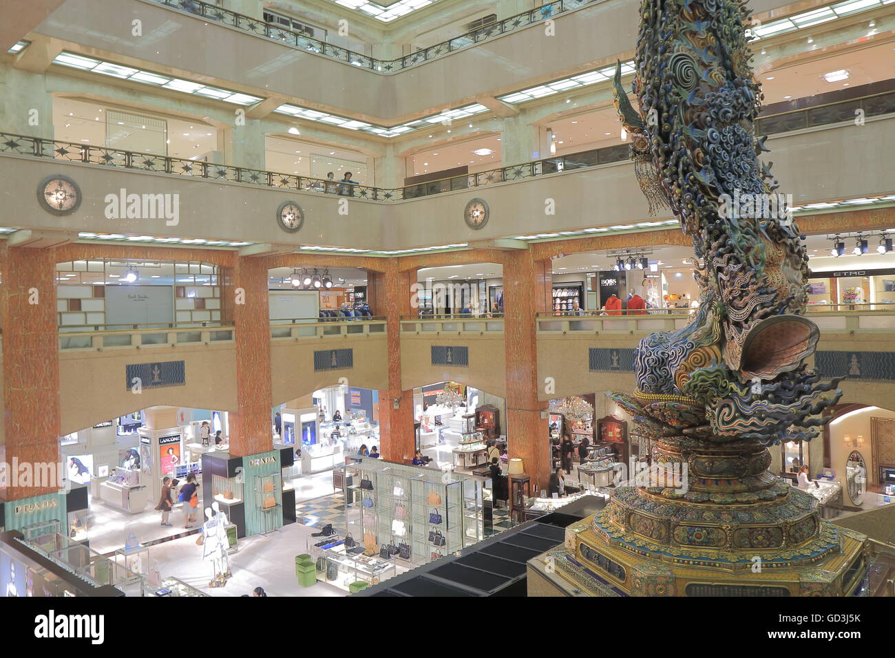 Tokyo mitsukoshi interior hi-res stock photography and images - Alamy
