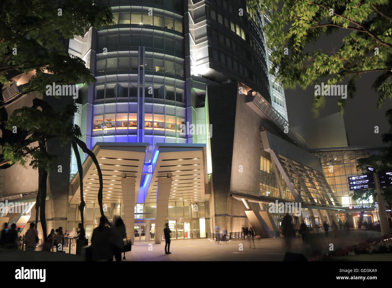 People visit Roppongi hills in Tokyo Japan Stock Photo - Alamy