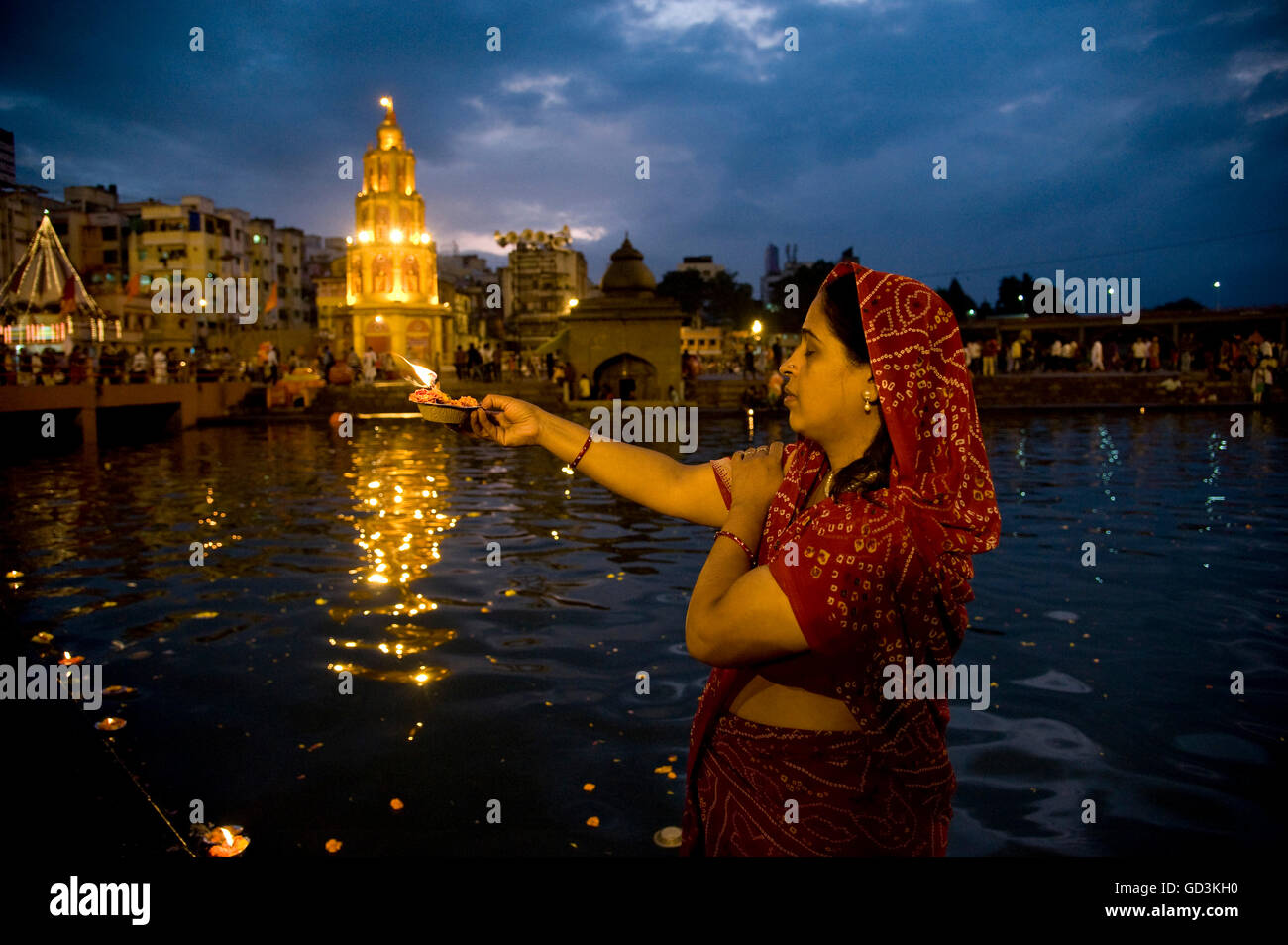 Woman performing pooja hi-res stock photography and images - Alamy