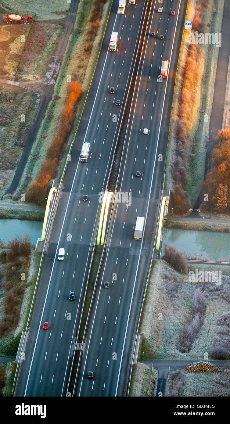 Motorway over canal hi-res stock photography and images - Alamy