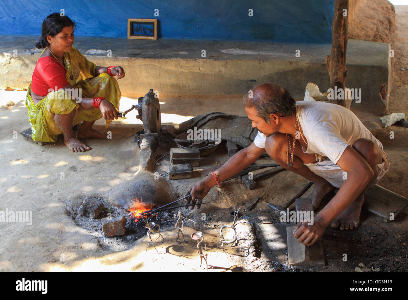 Man moulding iron hi-res stock photography and images - Alamy