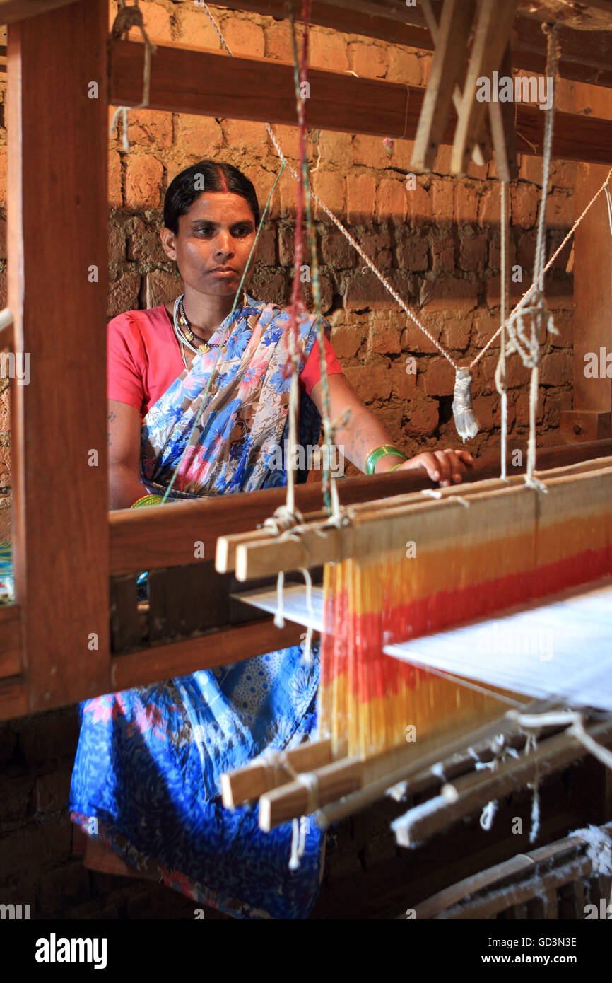 Woman weaving clothes, bastar, chhattisgarh, india, asia Stock Photo ...