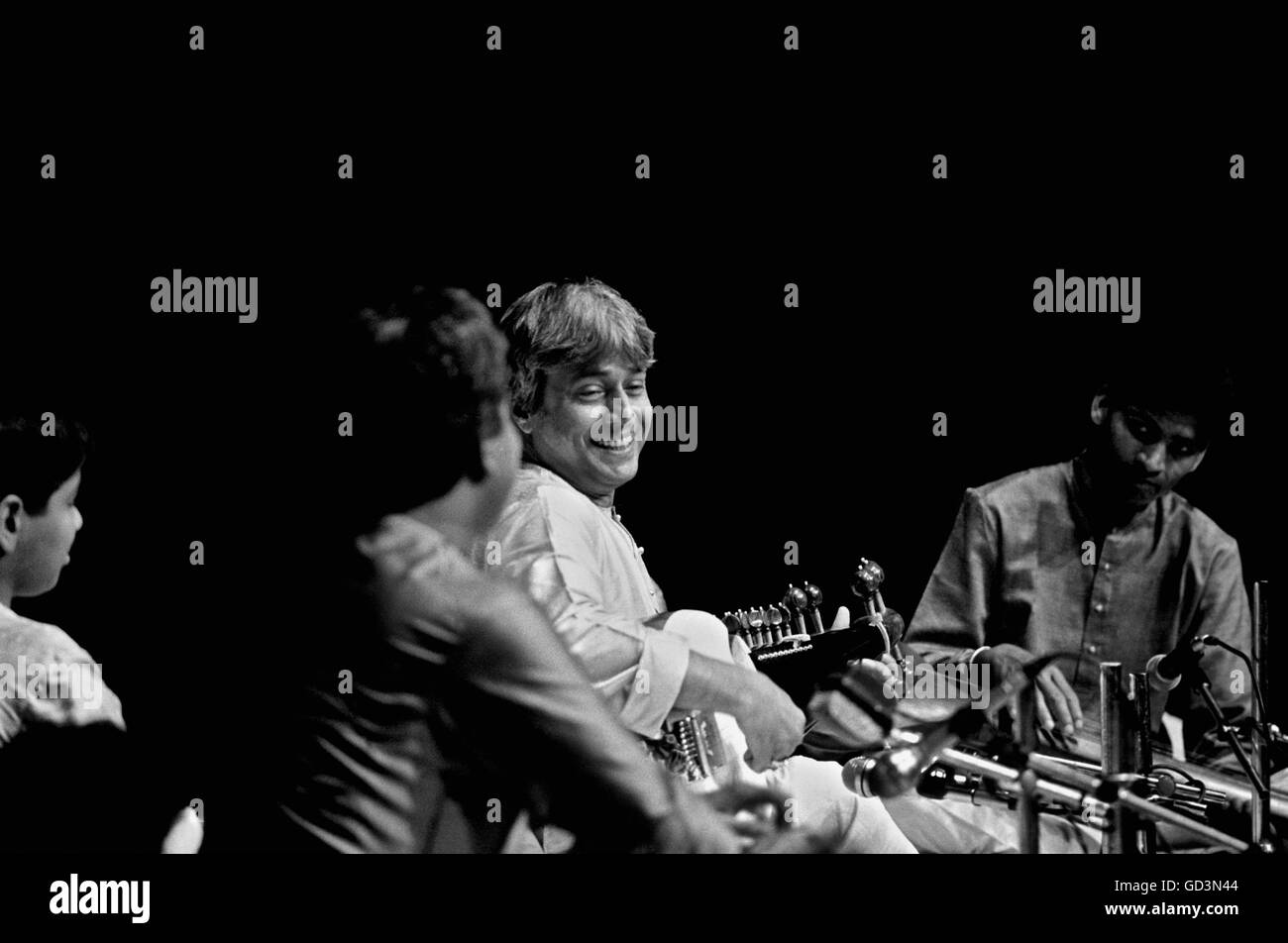 Amjad Ali Khan Stock Photo - Alamy