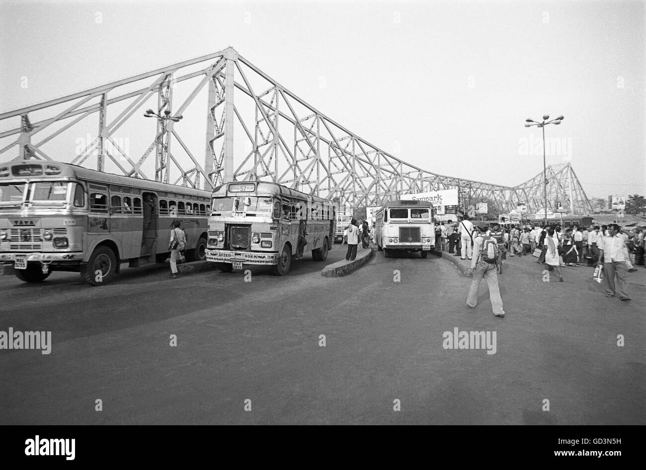 Howrah bus stand hi-res stock photography and images - Alamy