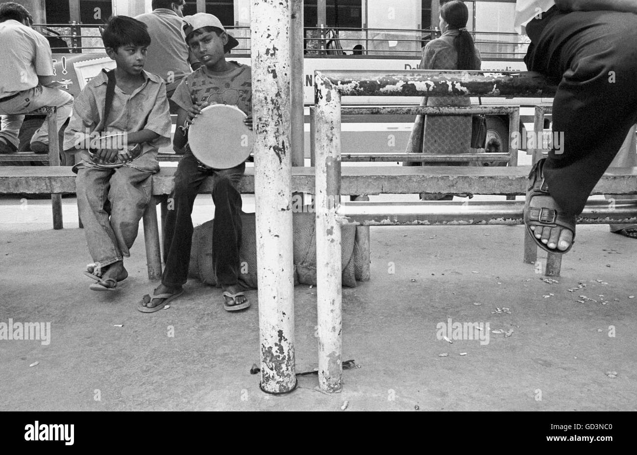 Street singer hi-res stock photography and images - Alamy