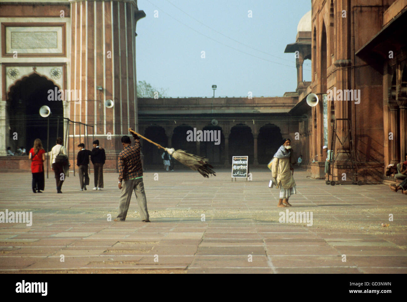 Cleaning mosque hi-res stock photography and images - Alamy