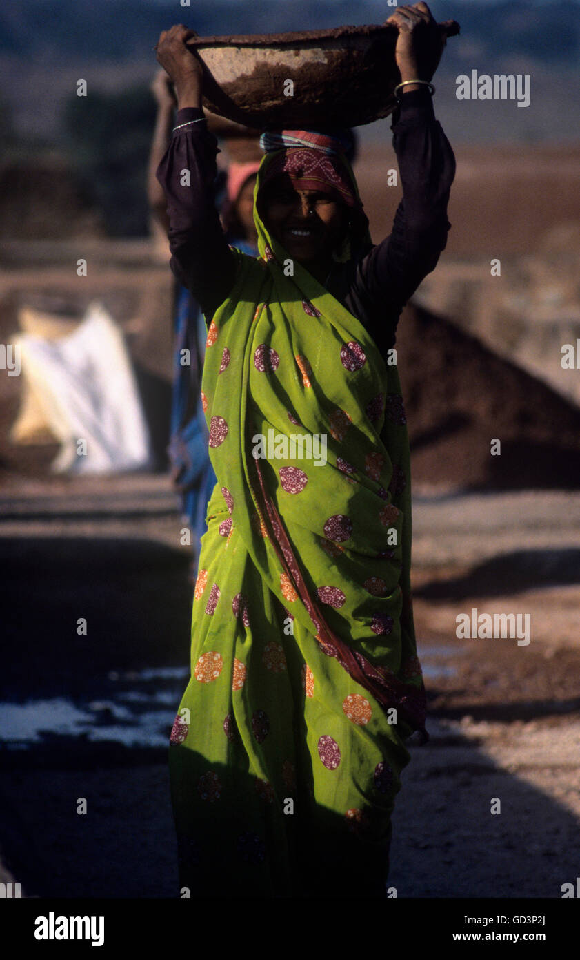 Woman Labourer High Resolution Stock Photography and Images - Alamy