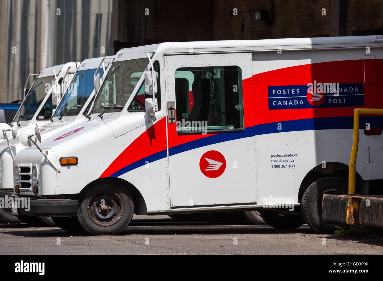 Canada post letter carrier hi-res stock photography and images - Alamy