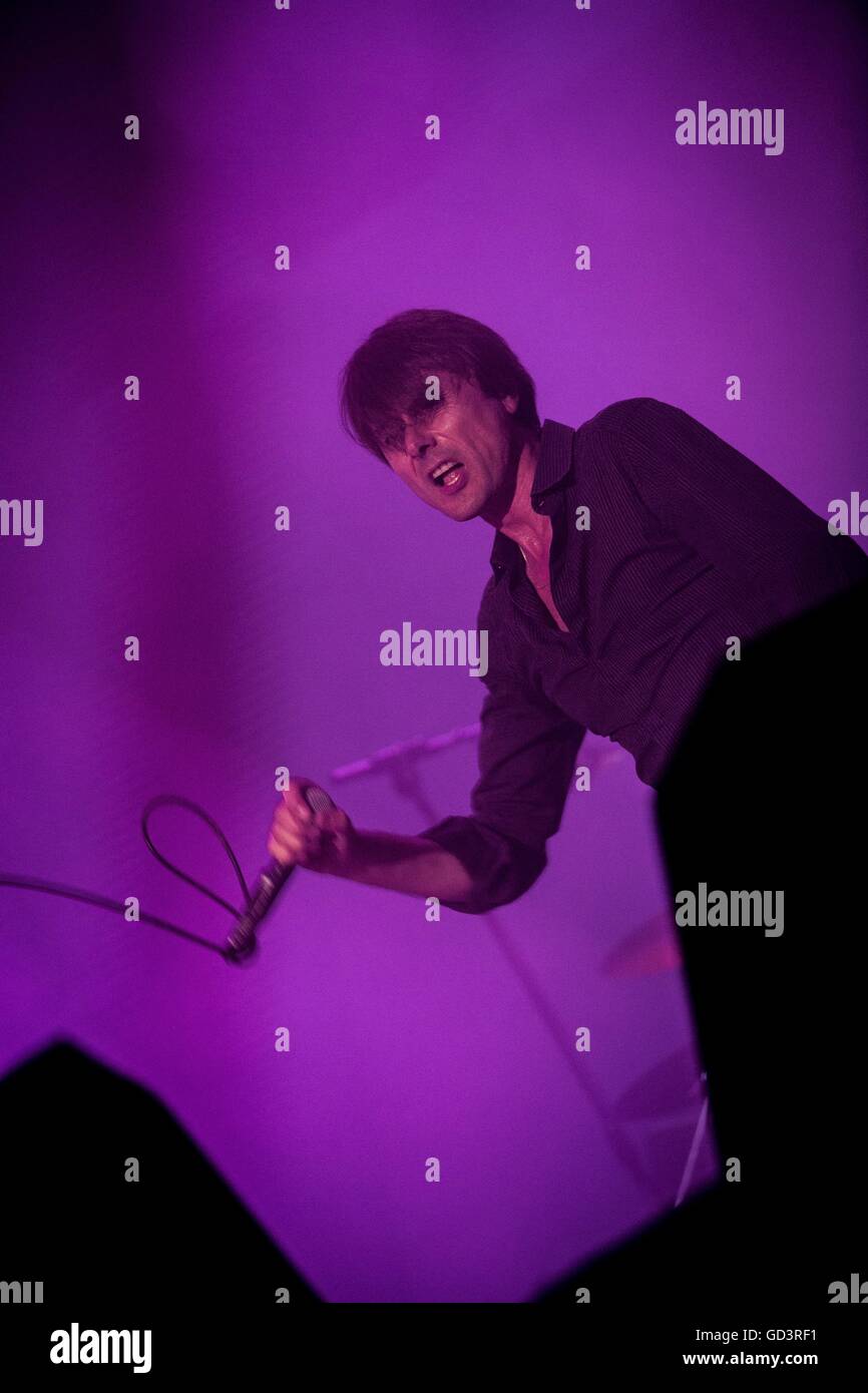 Drummer simon gilbert hi-res stock photography and images - Alamy
