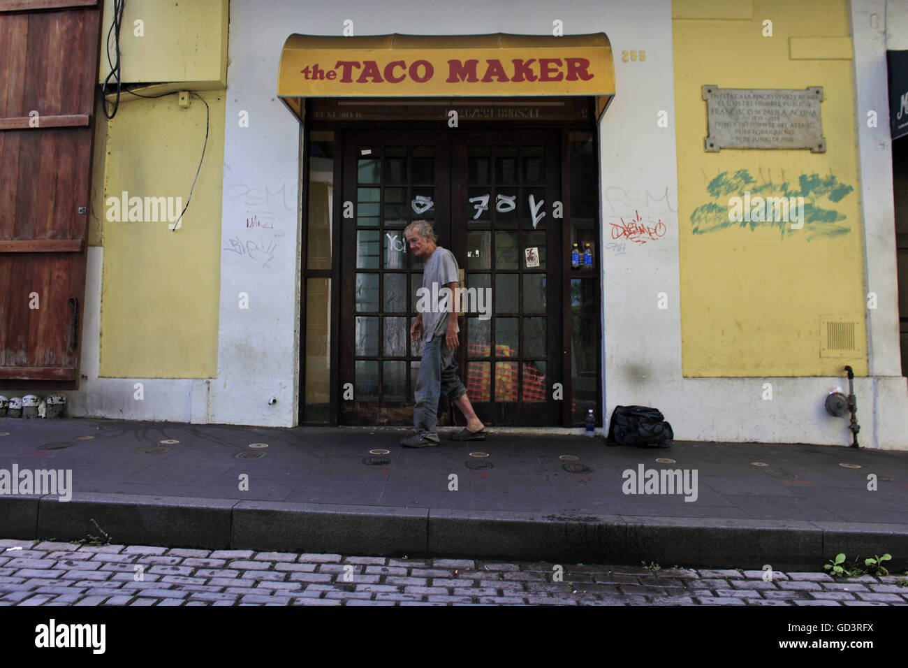 Old san juan puerto rico restaurant hi-res stock photography and images ...