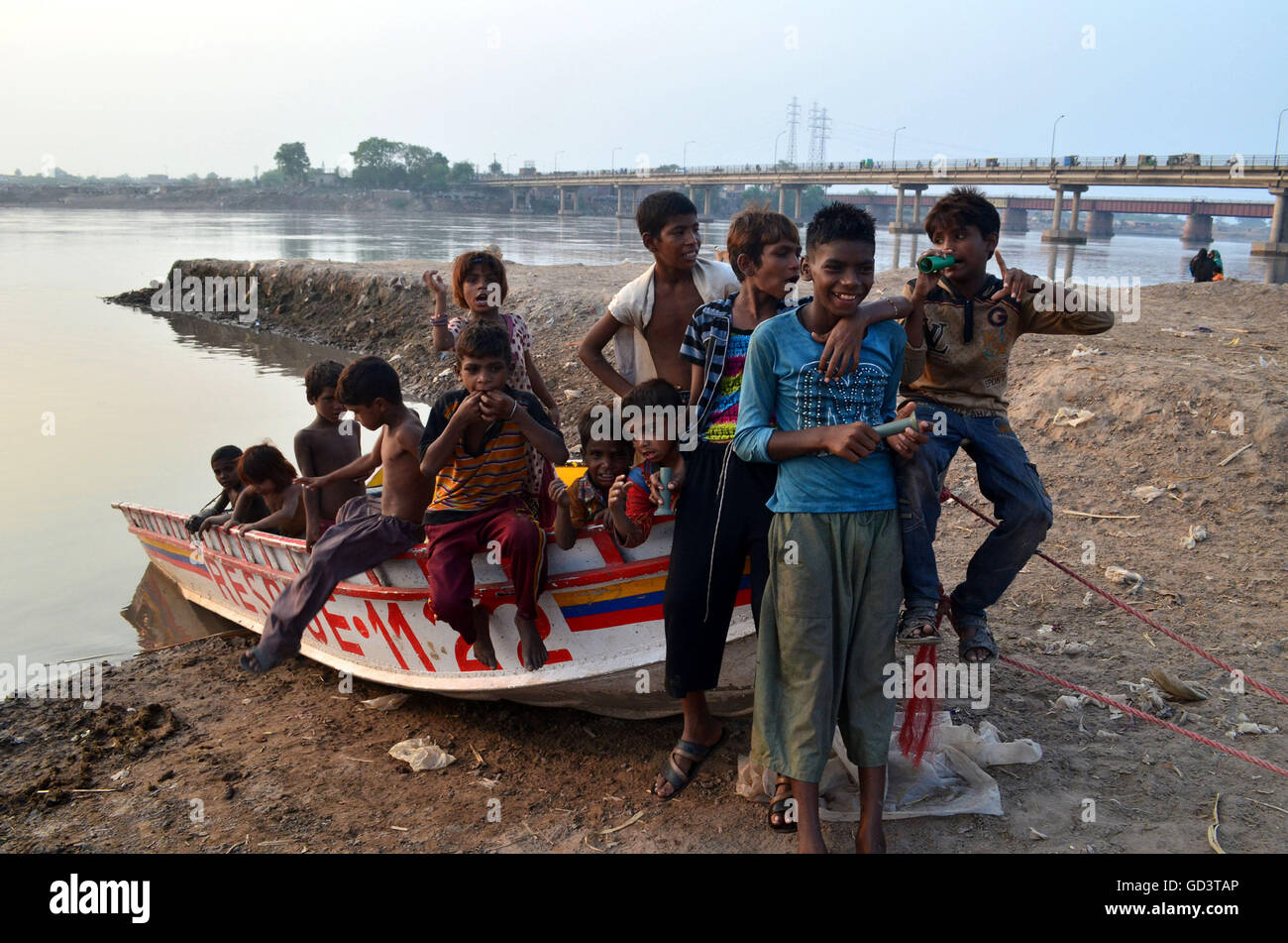 Pakistani boat hi-res stock photography and images - Alamy