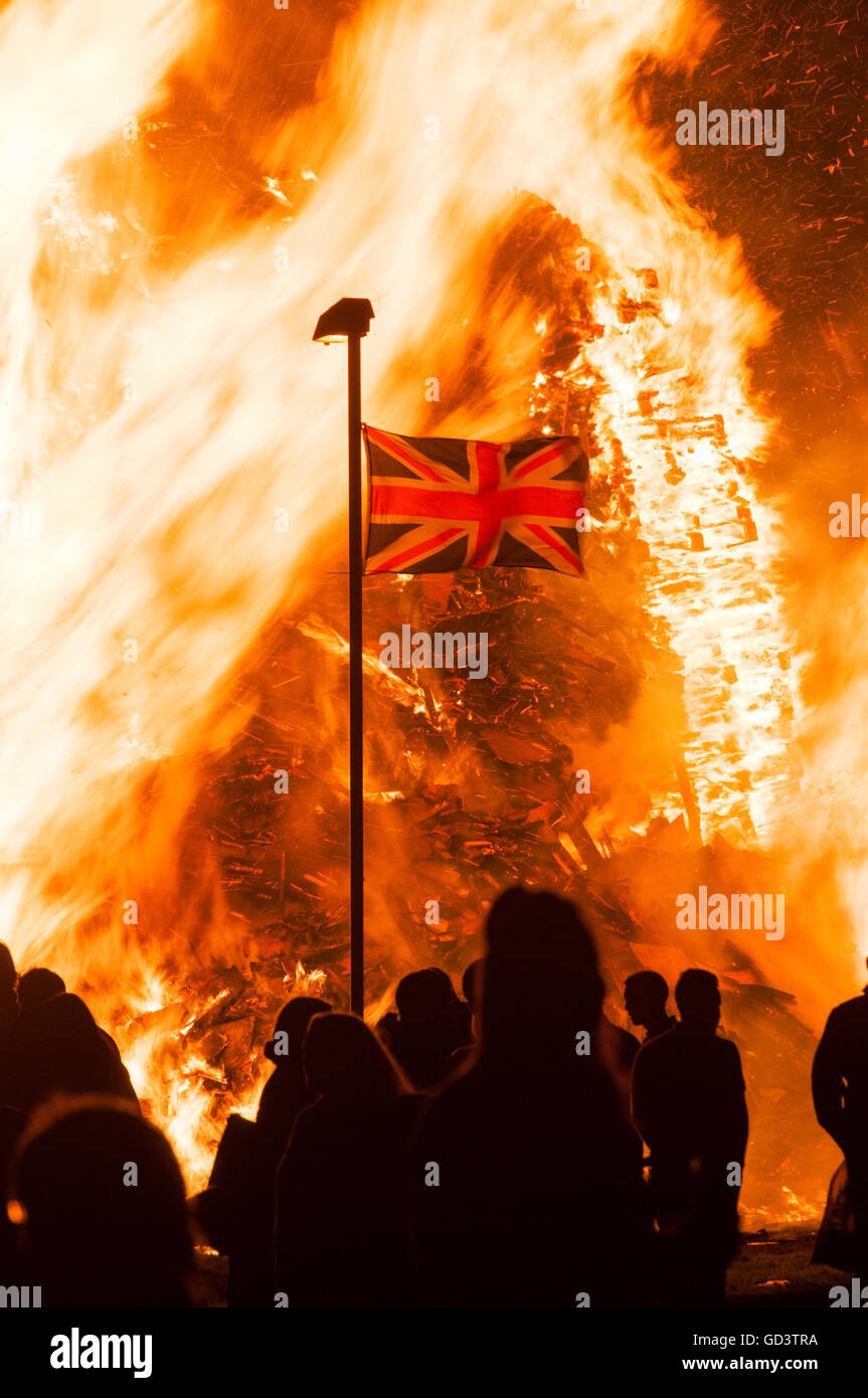 Burning union jack flag hi-res stock photography and images - Alamy